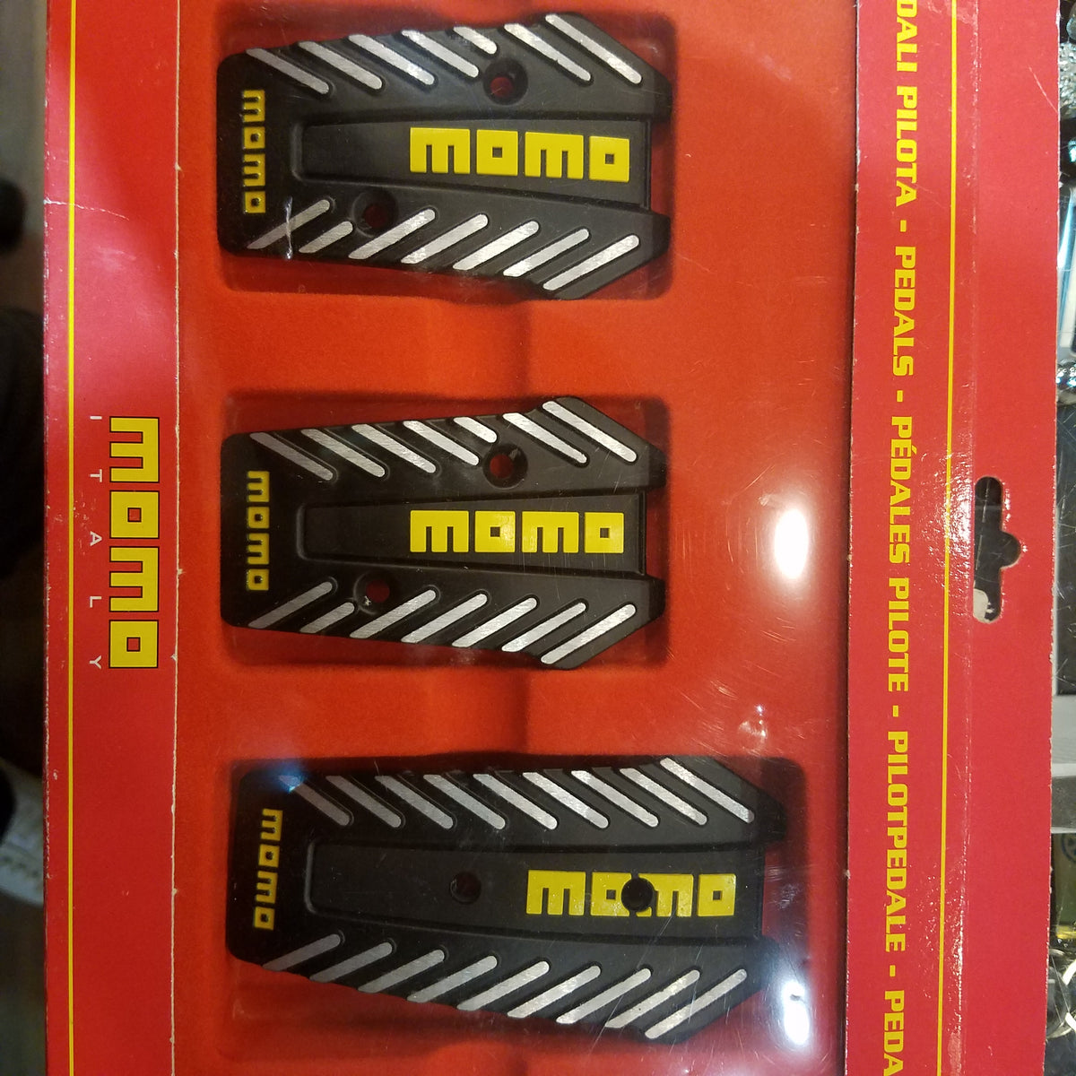 Momo Pedal Black – Auto World